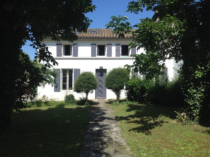 Grande Maison Familiale 6/8 Personnes - Rochefort, France