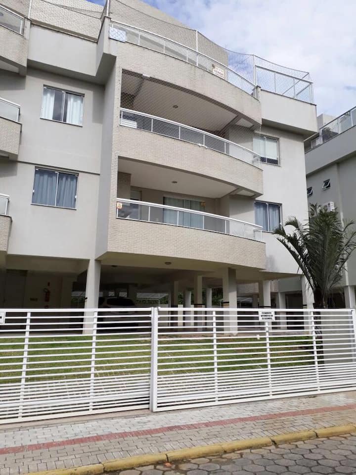 Excelente Opção 2 Dorm. Com Sacada E Churrasqueira - Bombinhas
