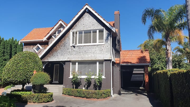 Bacchus & Sparrow - City Retreat - Tauranga