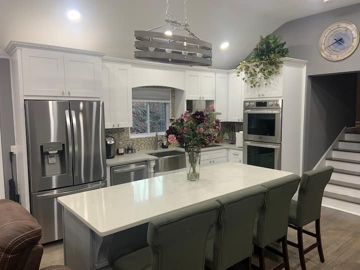 Newly Renovated Home On 4 Acres, Stunning Views. - Brewster, NY