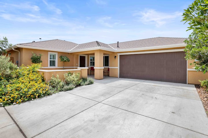 Modern 3 Br Home In Visalia -Sequoia National Park - Visalia, CA