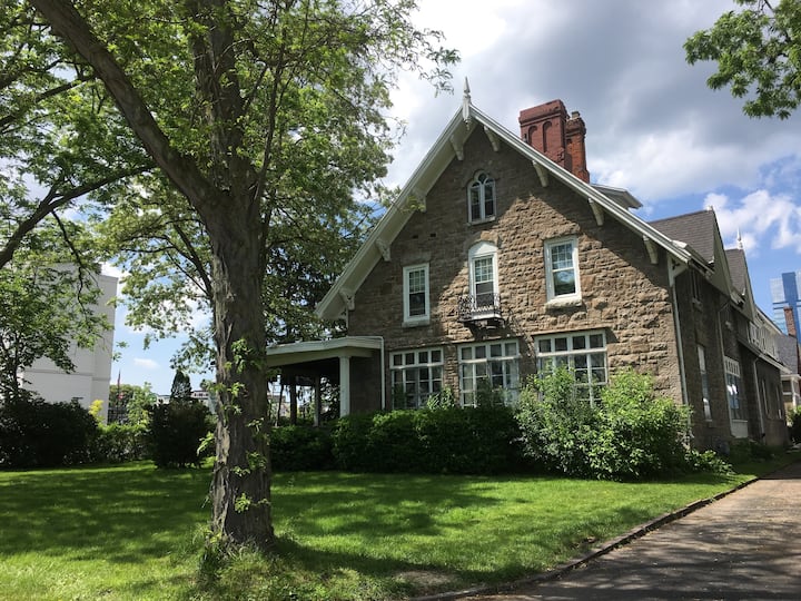 Historical Mansion Nikola Tesla Visited Min To Fal - Niagara Falls
