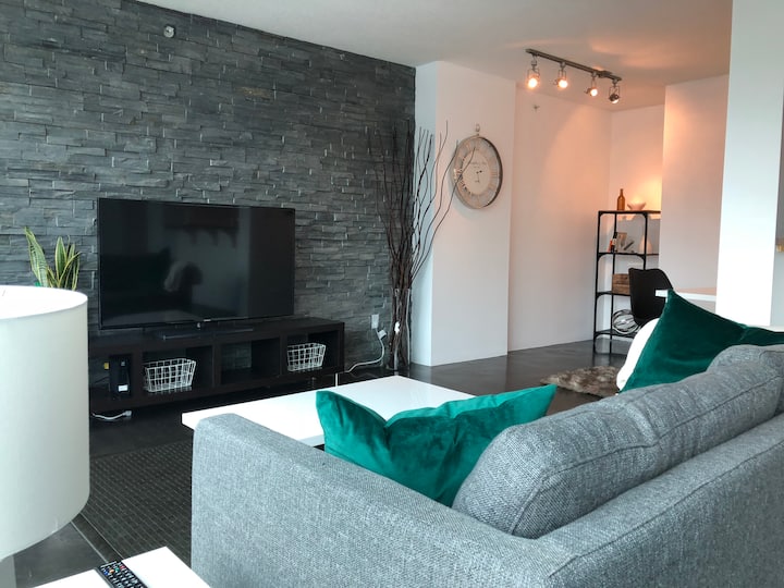 Modern Condo In Downtown Calgary + Free Parking - Mount Royal University