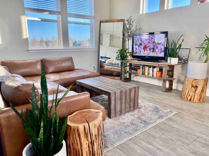 Chico Skyloft | 1 Bdrm Loft | Fully Furnished - Chico, CA