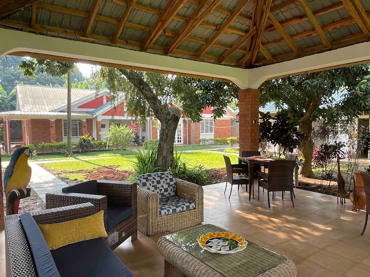Entire Villa And Garden - 4 Beautiful Guest Unites - New Gazebo - Uganda