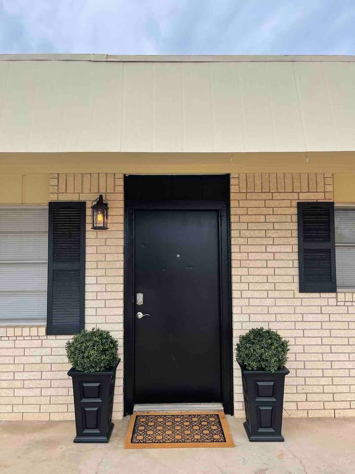 The Avenue Suites: Suite Three - Brownwood, TX