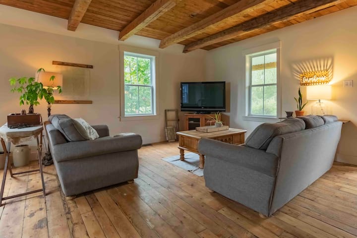 Little Dutch House - 100 Yr Old Restored Farmhouse - Pictou