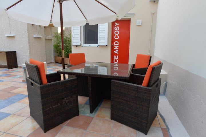 Athens Soho Lofts - A Room At The Top - Athens