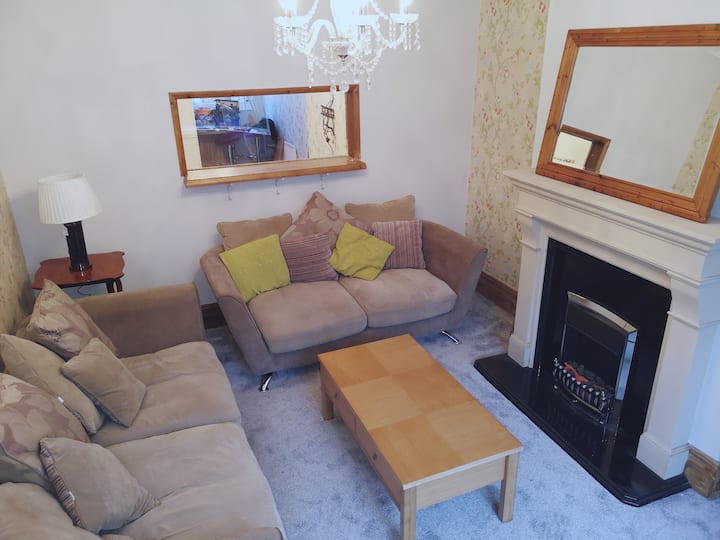 Cosy Cottage Down Private Road. - 워링턴