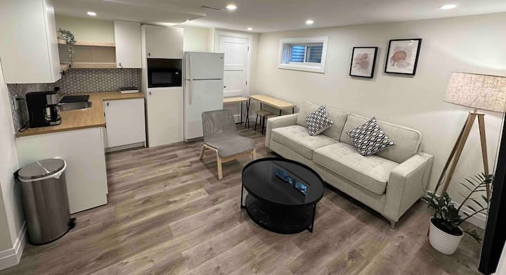 Quiet Basement Suite | Parking + Easy Transit - Vaughan