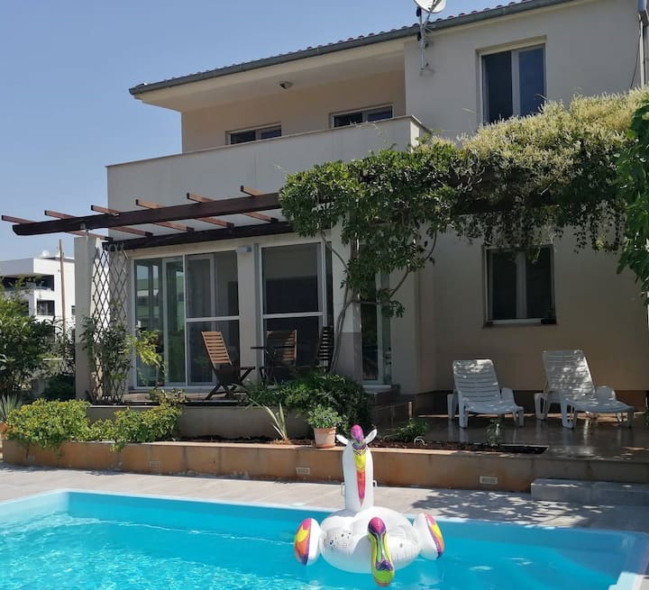 Beachfront Vila Hana With Pool And  Jacuzzi - Zadar