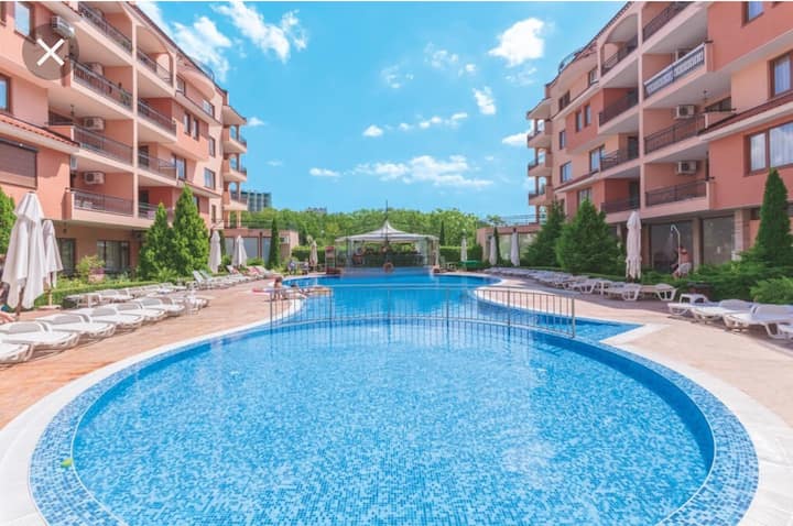 Modern Apartment With Pool Minutes Away From Beach - Aheloy