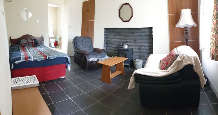 Cosy Double Bed, In A Rustic Country House. - Tralee