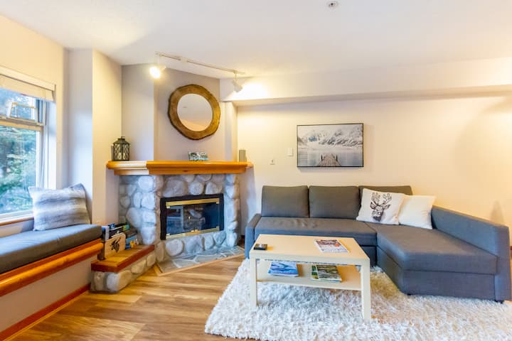 Ski In/out Condo In Whistler With Hot Tub/pool - Whistler