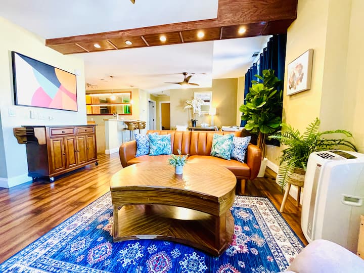 Highrise 3 Br Apt - City Views! - Southland Casino Hotel