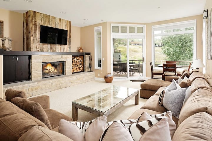 Luxury Condo - Ski In / Ski Out - Aspen, CO