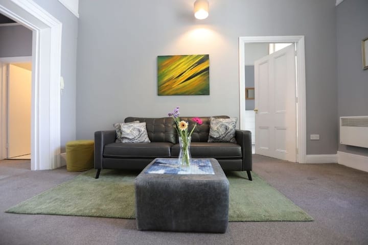 Georgian 2 Bed Apartment - Dublin