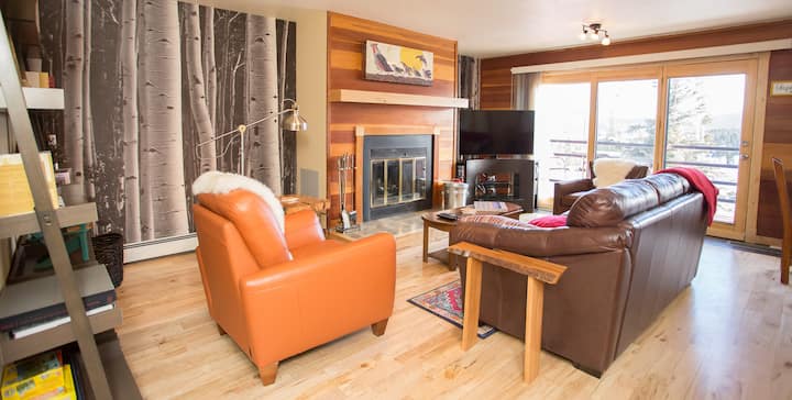 Cozy 2 Br W/ Spectacular View, Fireplace, Hot Tubs - Colorado