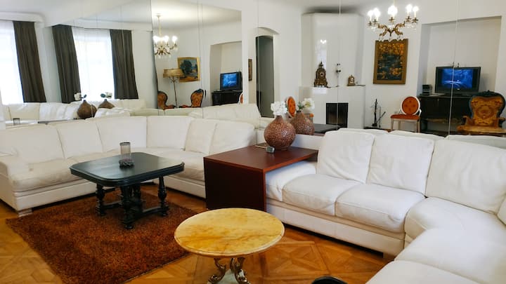 Old Town Charm 5bedrm 178sqm 7 Rooms Appartment - Riga