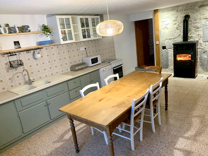 Maison Chaleureuse Avec Cheminée, 6voyageurs . - Jura