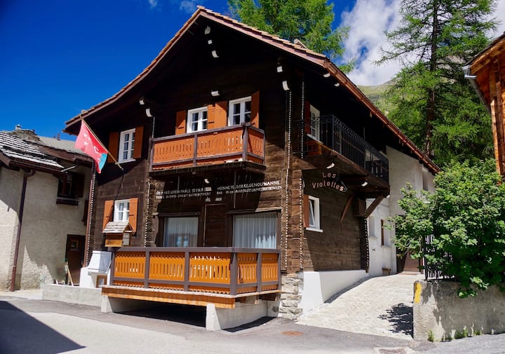 Chalet Traditionnel De 1803 Complètement Rénové - Zinal