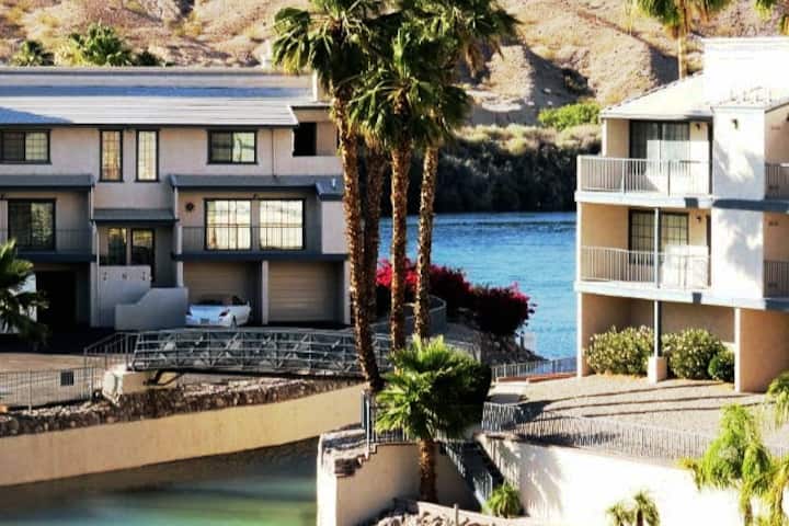 Riverfront Bliss - Stylish And Cozy Condo - Laughlin, NV