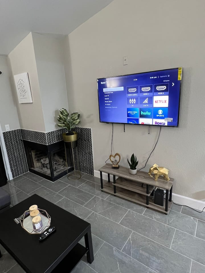 Beautiful Remodeled 1br Condo Great Location!!! - Las Vegas, NV