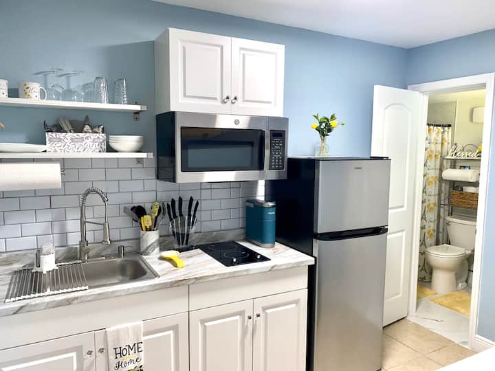 Beautiful Suite With Separate Entrance In Tampa - Tampa, FL
