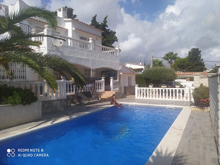 Villa With Pool Near Beach - Comarruga