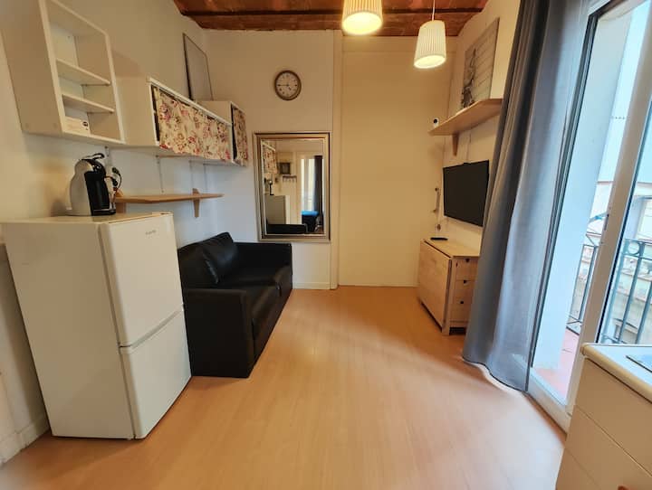Cozy And Bright 2 Rooms Flat Close To Beach - Barcelona