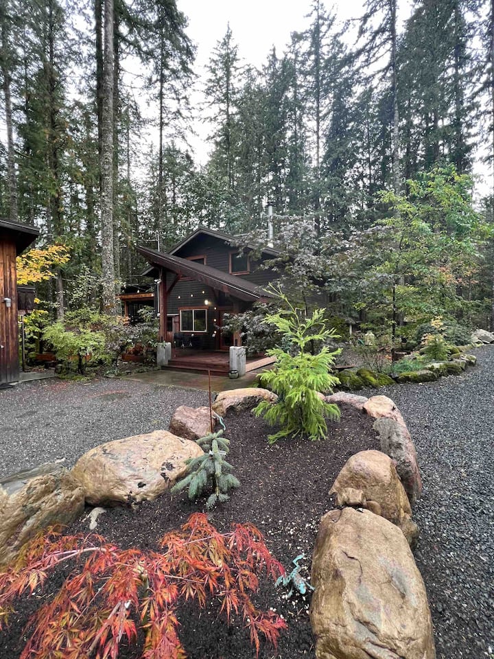 Spring@mtbakermoonshinecabinglacierwapetsokhottub - Glacier, WA