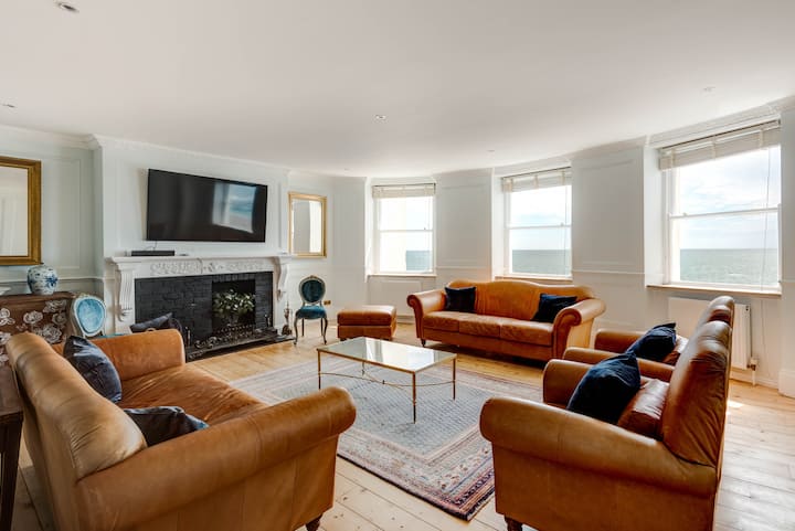 Seafront Beach Apartment Moments From The Pier! - Brighton