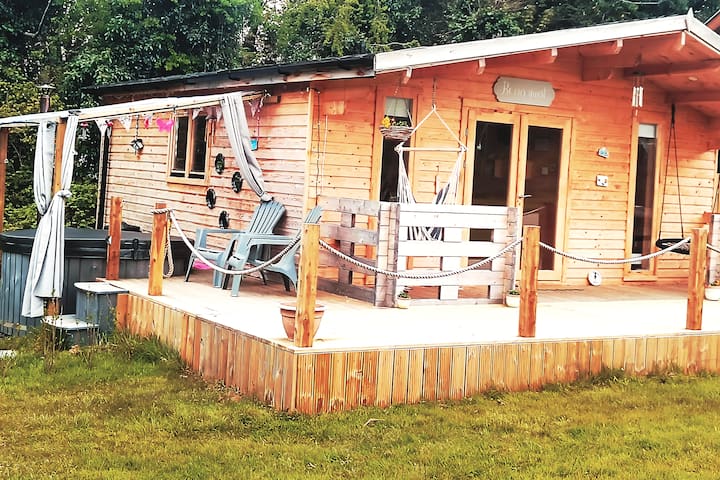 Luxury Log Cabin With Wood Fired Hot Tub - County Donegal