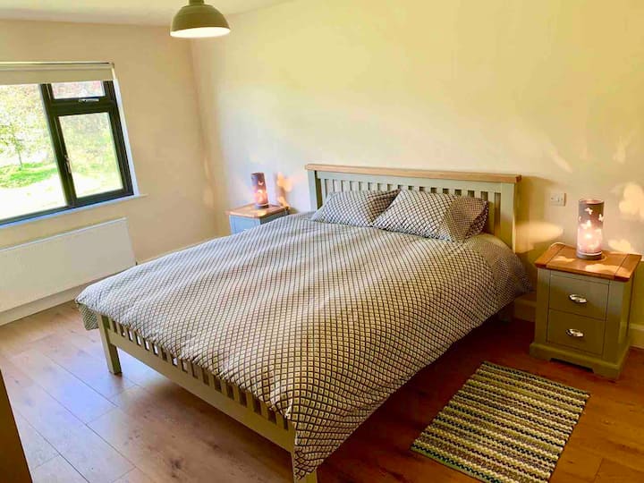 Quiet 3 Bedroom Apartment - Oranmore