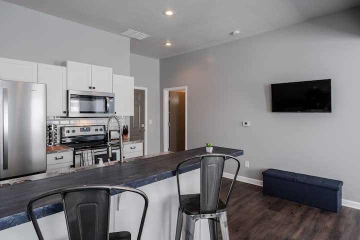 Gorgeous And Modern Midtown Kc Studio - Kansas City, MO