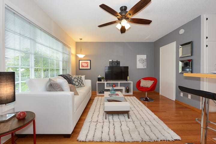 1 Bedroom Venice Beach Apt W/ Parking-m10 - Santa Monica, CA