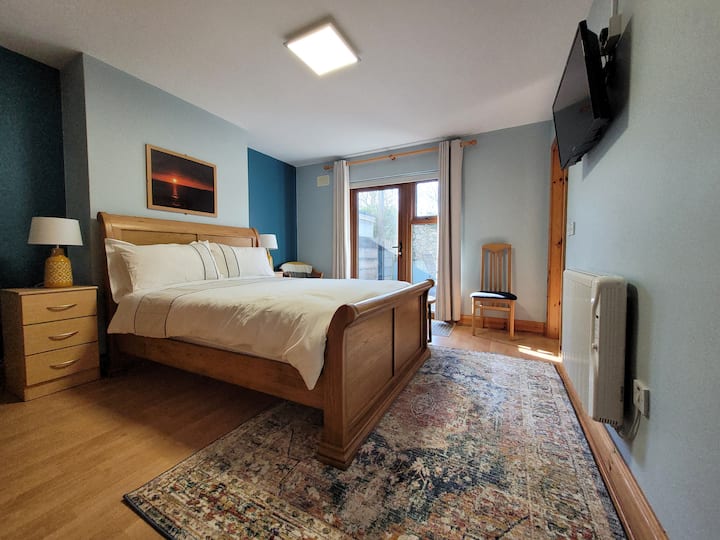 Aonach Is A Private Room Ensuite In Dingle Town. - Dingle