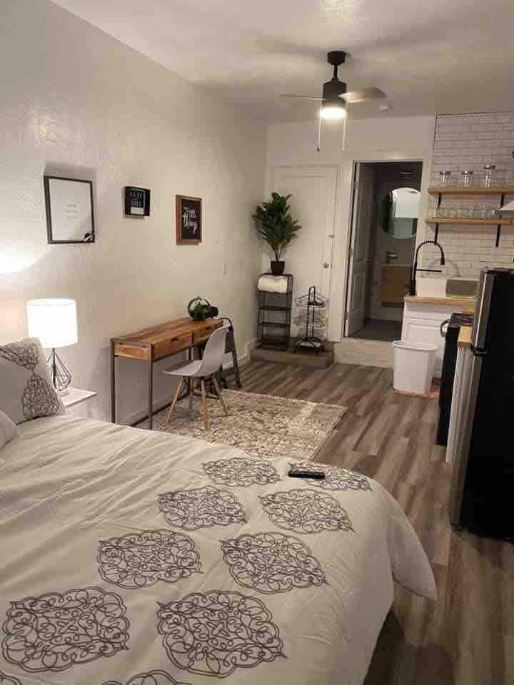 Modern Studio Apartment, Conveniently Located - El Paso, TX