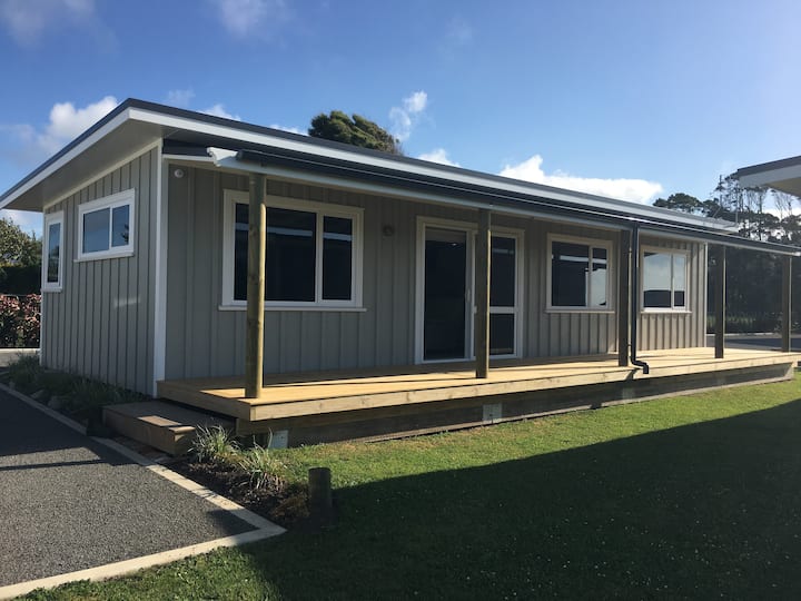 85 Airport Drive Cosy Two Bedroom Cottage. 2 - Waitara