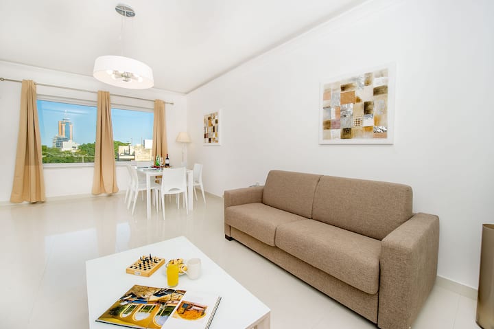 Swieqi Apartment- 6 Guests - Pembroke