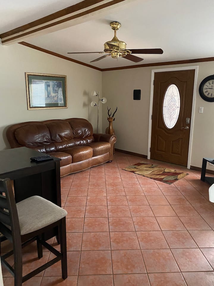 Jaxs Classic Apartment - Jacksonville, FL