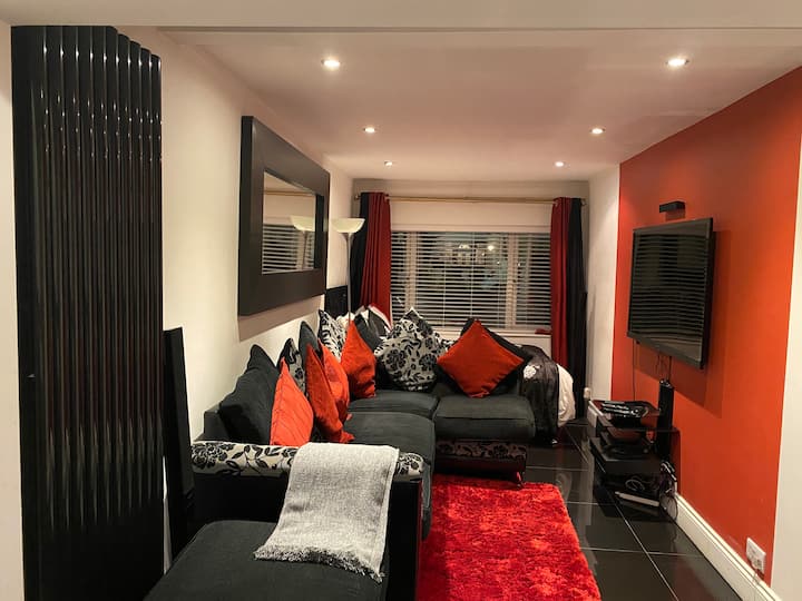 Amazing Studio Room In A Clean, Posh Friendly Home - Basildon