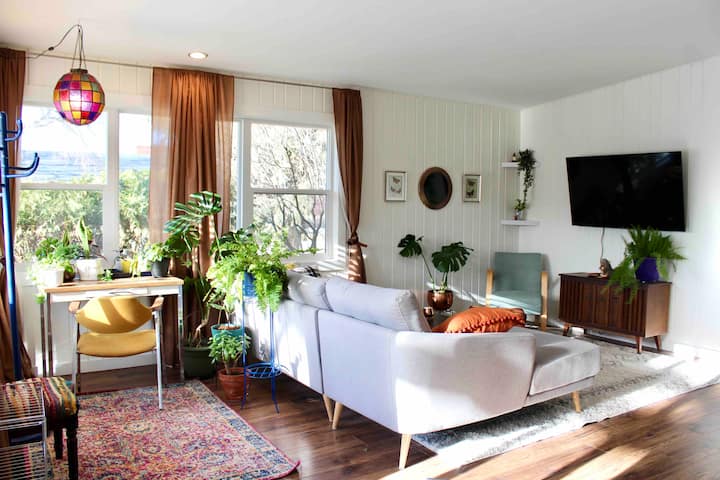 70's Sunset Suite: Regina Retro Getaway - Regina