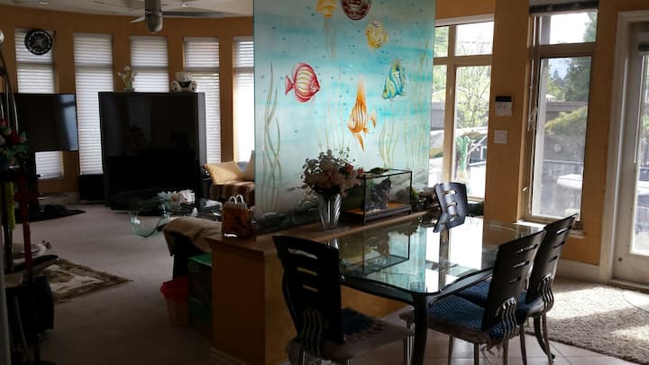 Cozy Room - Vancouver