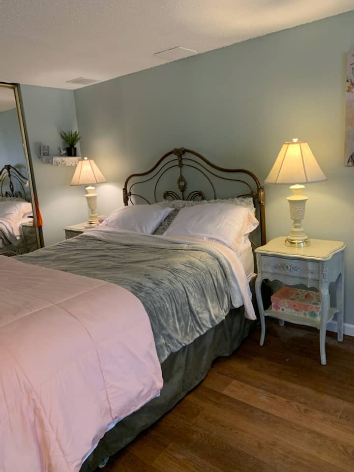 Pekingese Palace - Chesterfield, MO