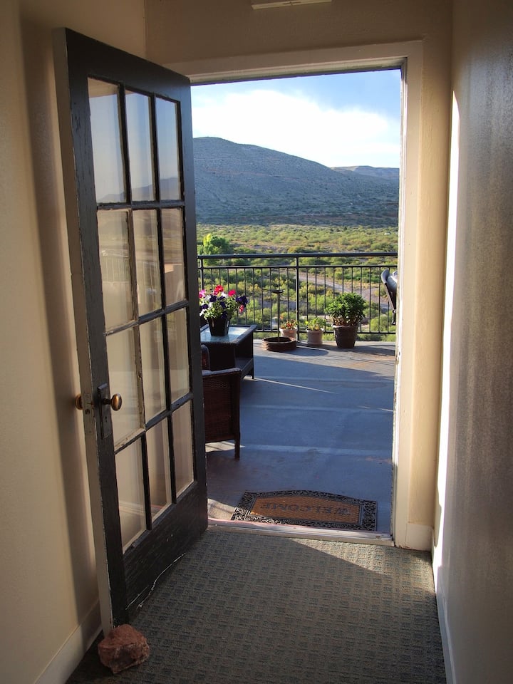 Sunny Corner Retreat: The Clarkdale Lodge 208 - Jerome, AZ