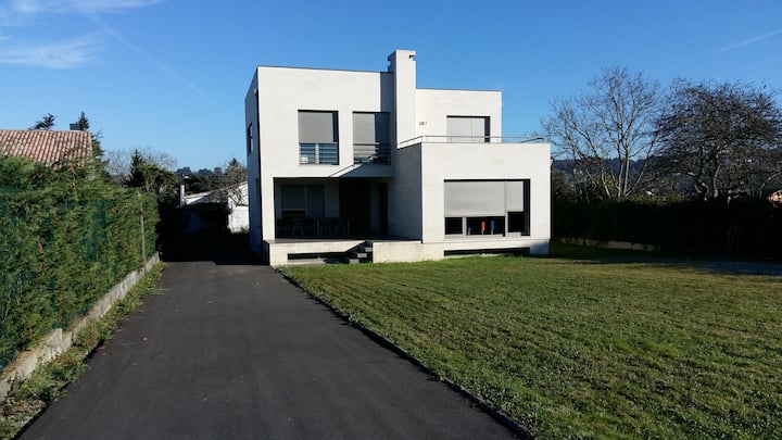 Chalet Nuevo Con Finca Independiente En Gijón. - Gijón