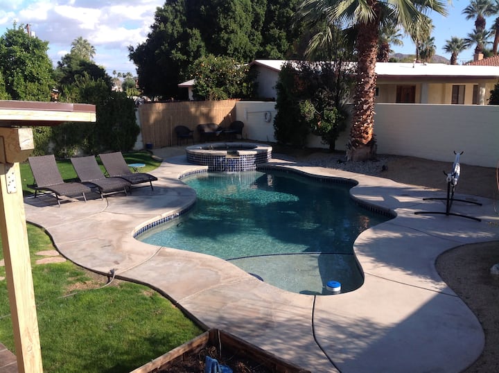 *Exceptional Neighborhood *Private Pool* Big Yard - Palm Desert, CA