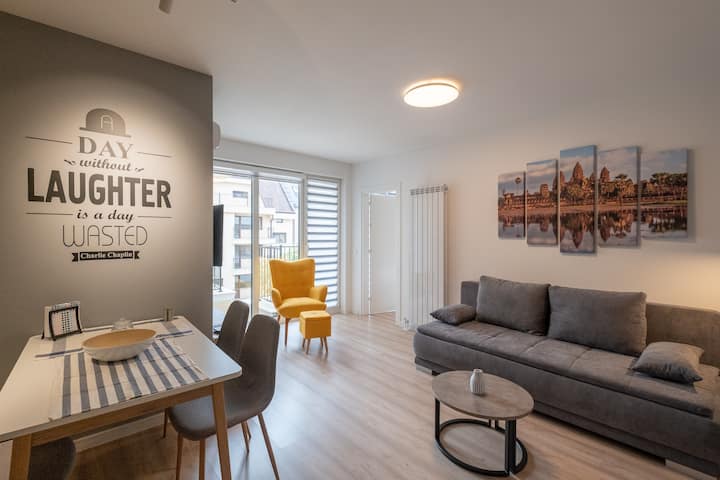 Stylish Downtown Apt W/balcony, Close To Metro St. - Sofia