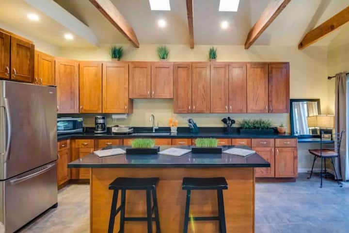 Downtown Los Gatos Bungalow - Los Gatos, CA